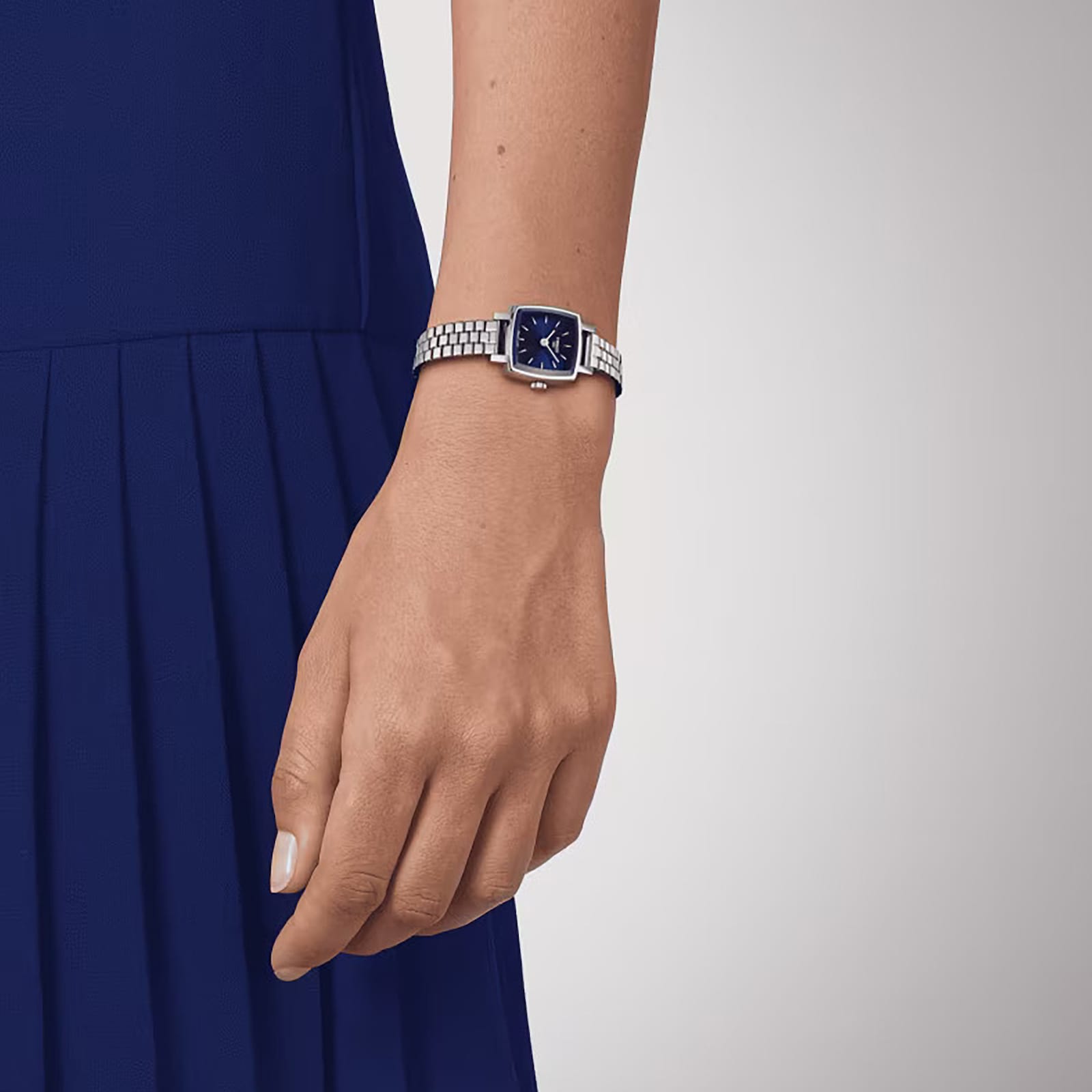 Tissot Lovely Square Quartz 20mm Ladies Watch Blue T0581091104101 ...