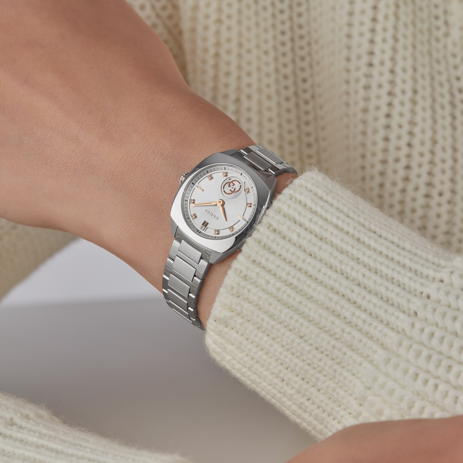 Gucci Interlocking watch, 29mm YA142510 | Goldsmiths