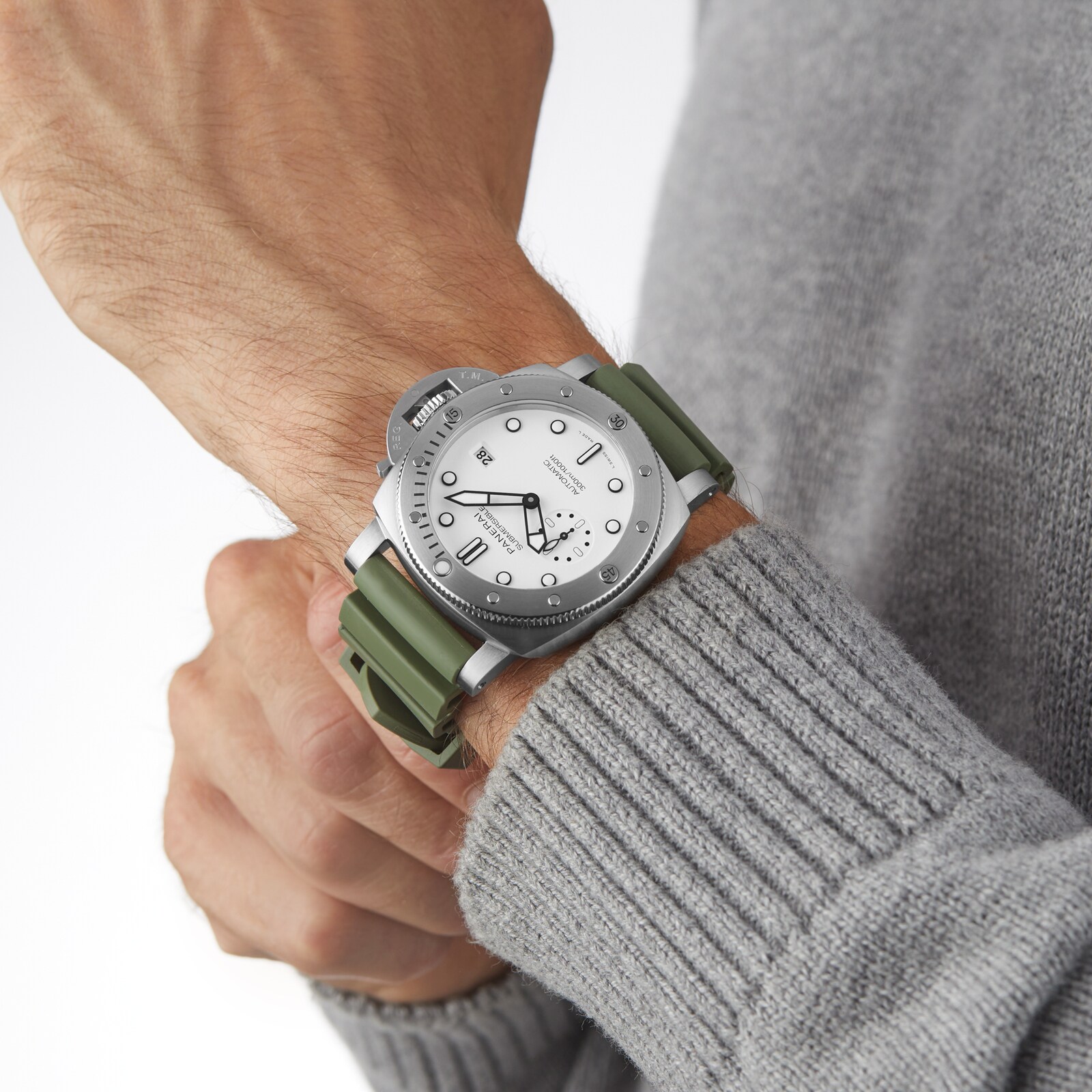 Panerai Submersible 44mm Mens Watch PAM01595 | Goldsmiths