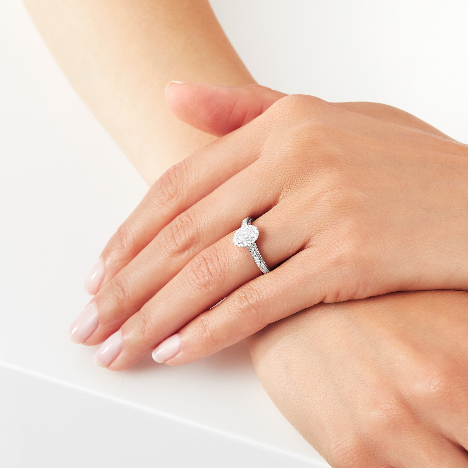 Jenny Packham 18ct White Gold 0.75cttw Diamond Oval Halo Engagement ...