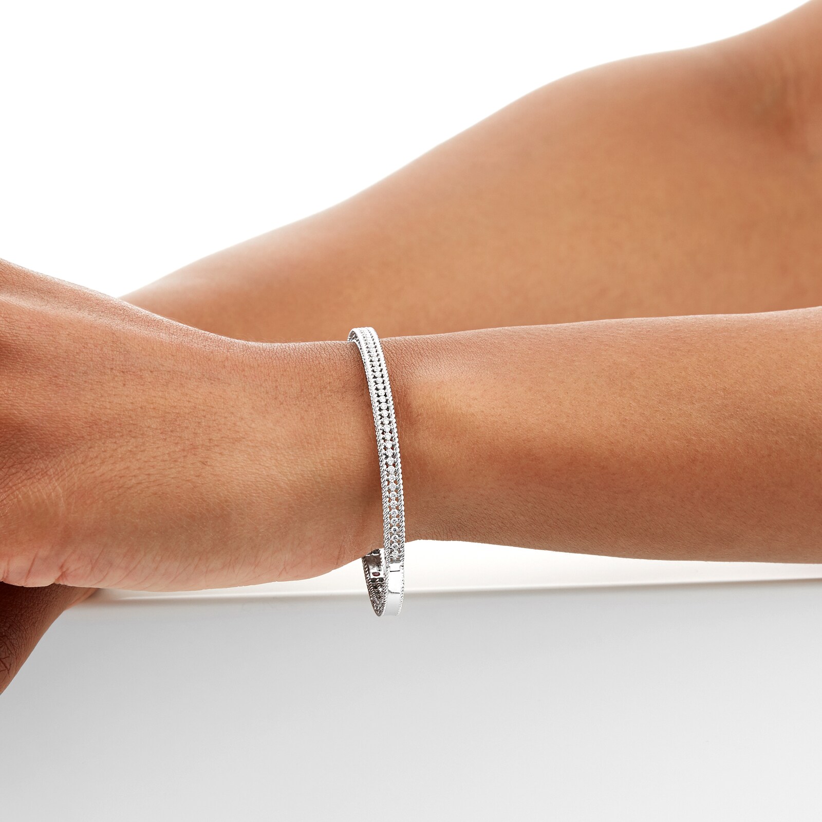 Roberto Coin Symphony 18ct White Gold 0 57cttw Diamond Bangle