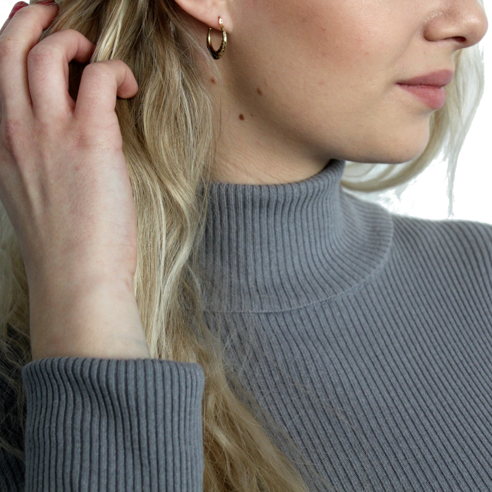 AMOR 9ct Yellow Gold Graduated Hoop Earrings 2027704 | Goldsmiths